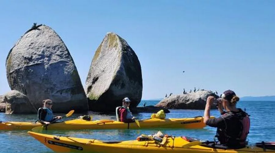 Split Apple Rock Kayak Tour | NZ Tourism Tours ️