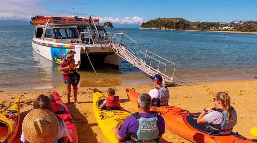 Split Apple Rock Kayak Tour | NZ Tourism Tours ️
